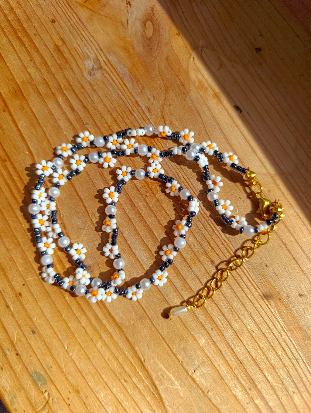Daisy Flower Seed bead Necklace, Daisy Flower Choker – Alternative flowers